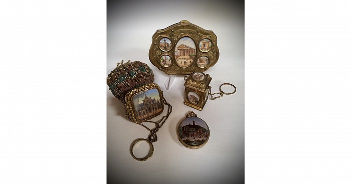 GRAND TOUR SOUVENIR COIN PURSE